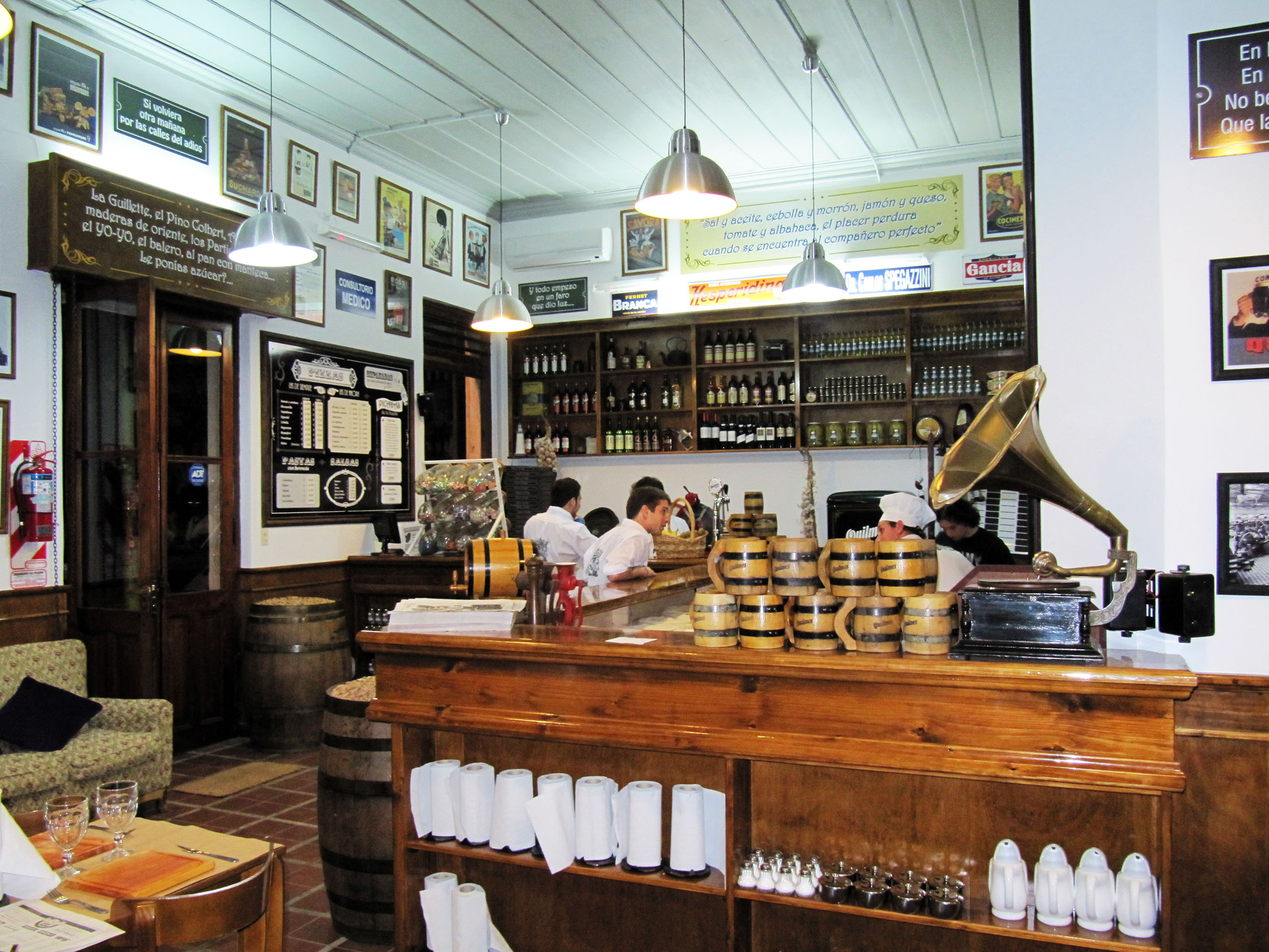 El Boyo. Una luz de almacén.