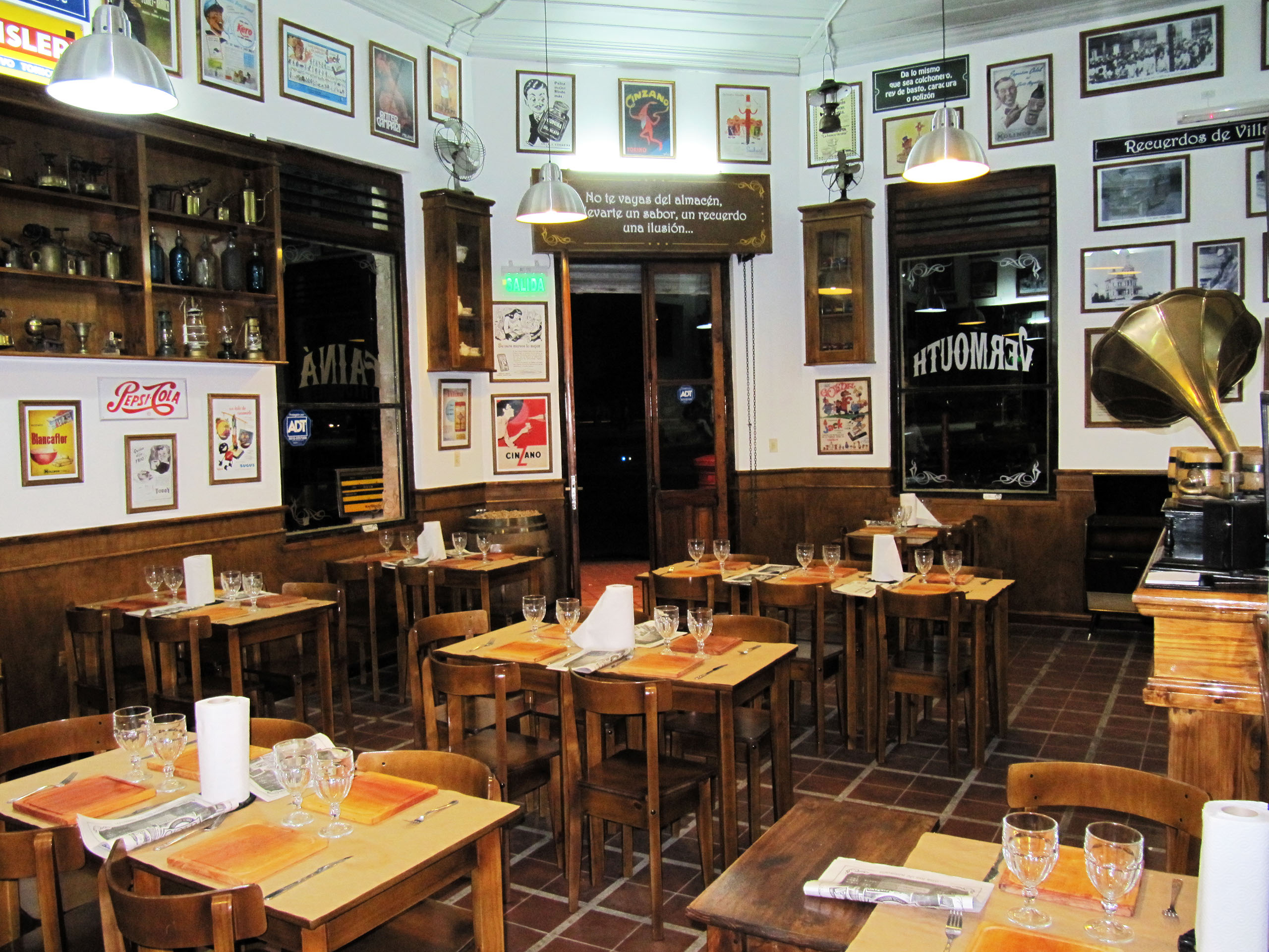 El Boyo. Una luz de almacén.