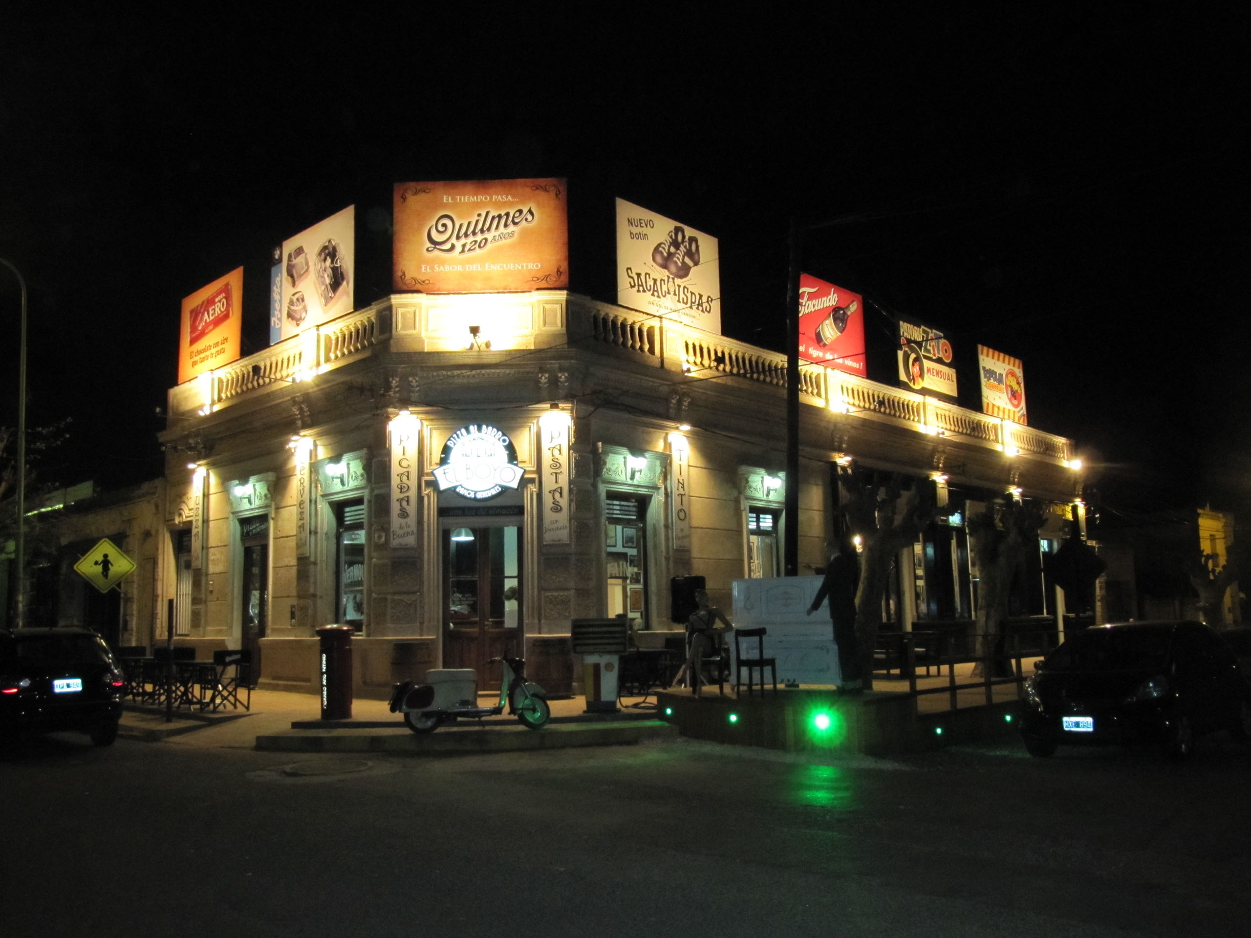 El Boyo. Una luz de almacén.